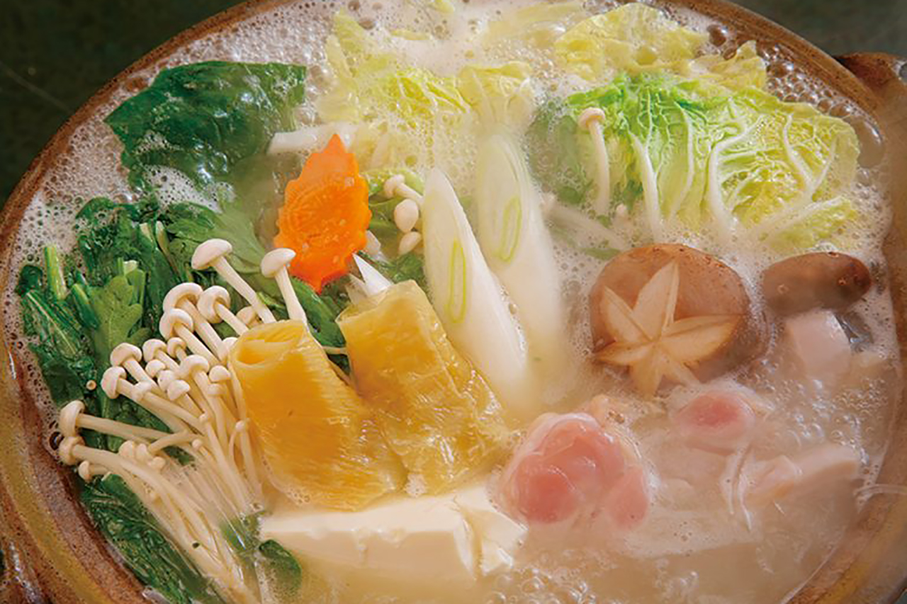 松尾大社周辺の歴史ある鶏料理専門店[京料理 鳥米] | Leaf KYOTO