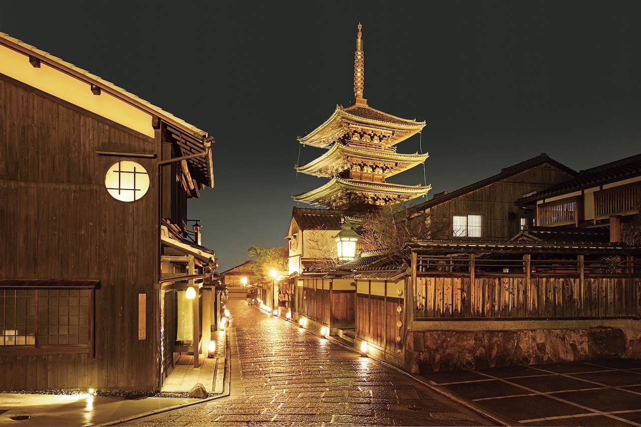 An in-depth look at Kyoto's early spring tradition, "Kyoto Higashiyama ...