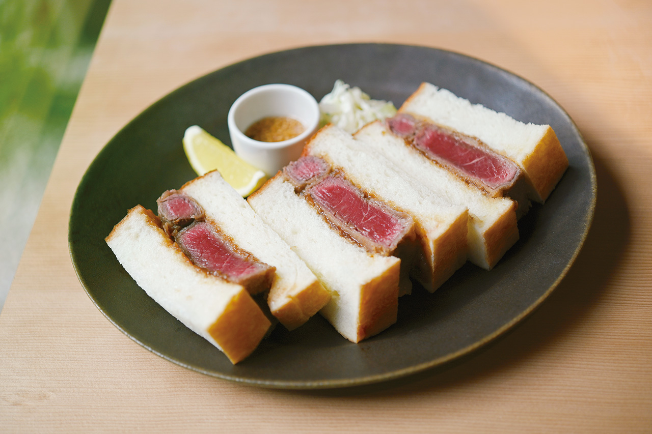 焼きたてパンが並ぶ京都御所周辺にあるベーカリーカフェ[パンとエスプレッソと京と] | Leaf KYOTO