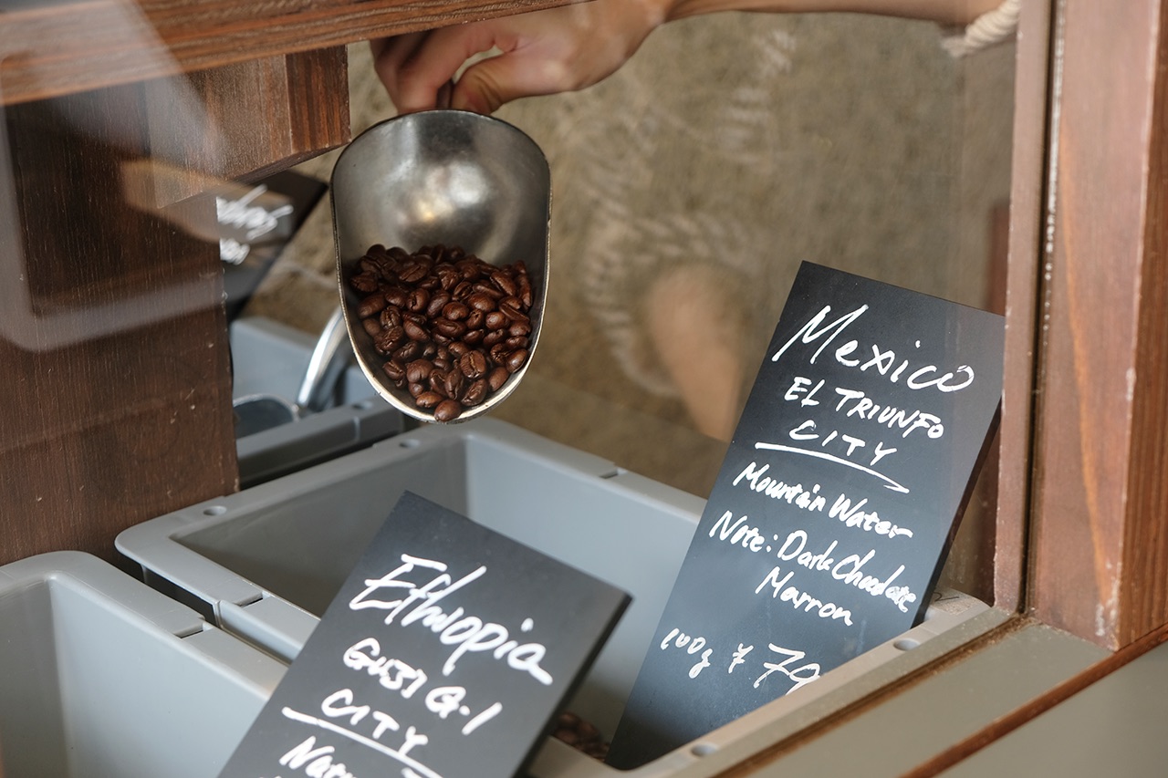 Tasting the Depth of Coffee Beans at Kamose Coffee Shop in Shijo ...