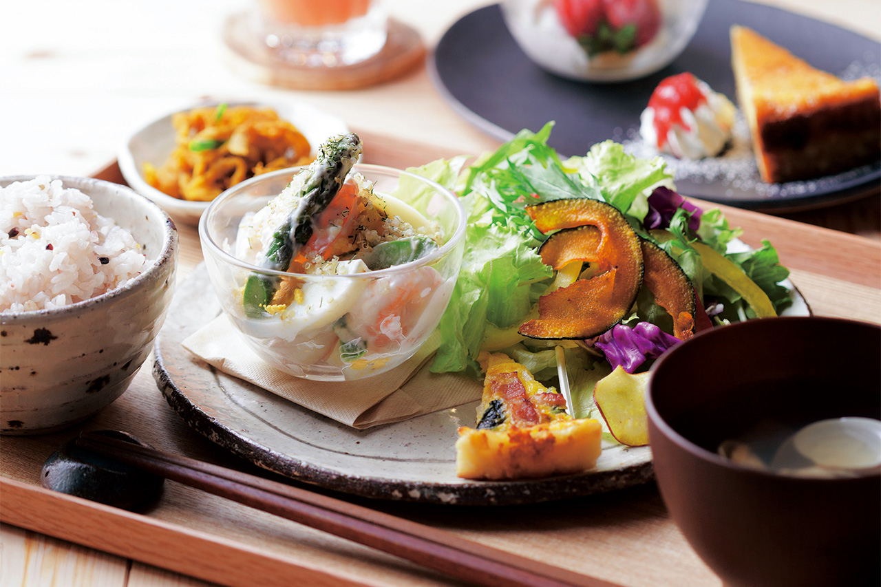 中書島にある築100年の町家カフェ[cafe MOKUREN]で癒やしのひとときを | Leaf KYOTO