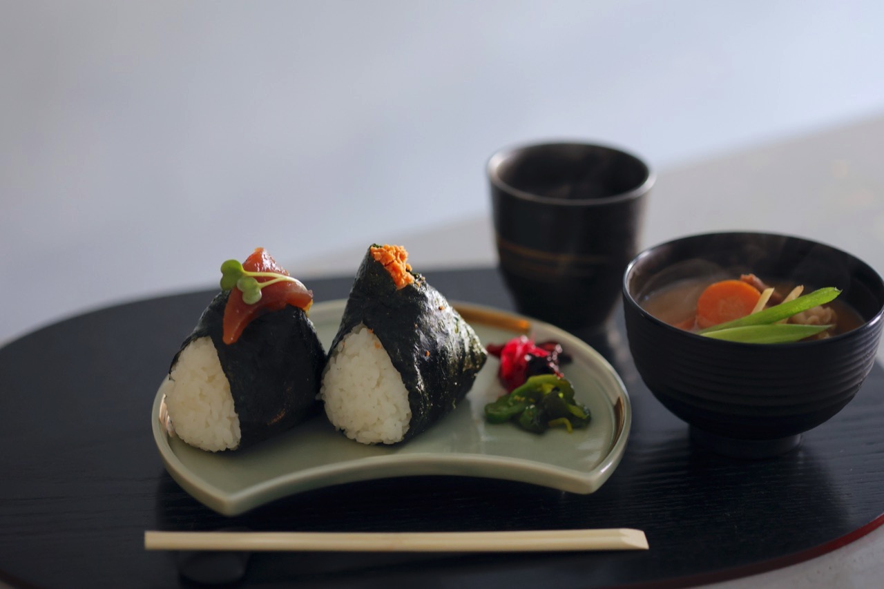 [Onigiri made with rice cooked in an earthenware pot at Kyoto Gyon ...