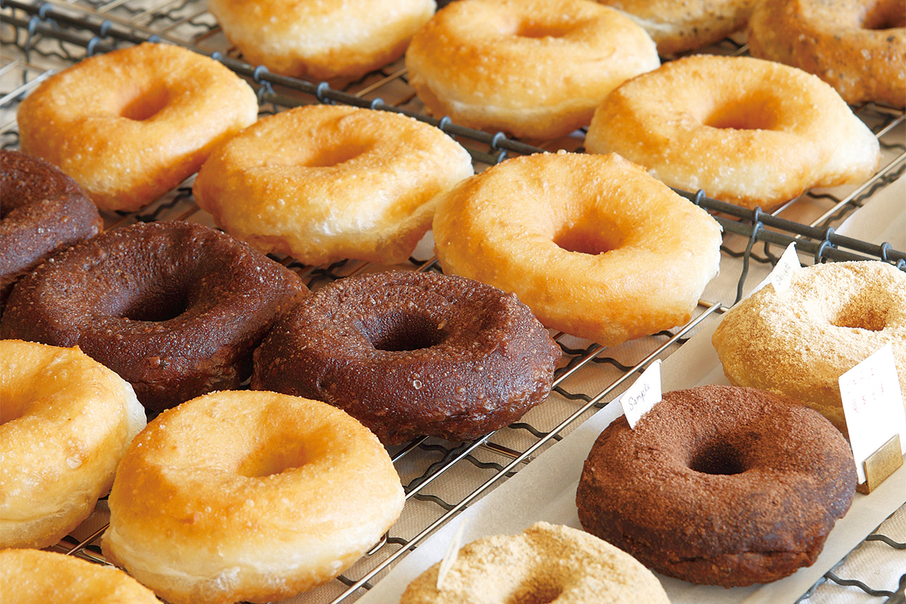 통나무 마을에 있는 푹신푹신 천연 공방 [히츠지]의 도넛을 | Leaf KYOTO