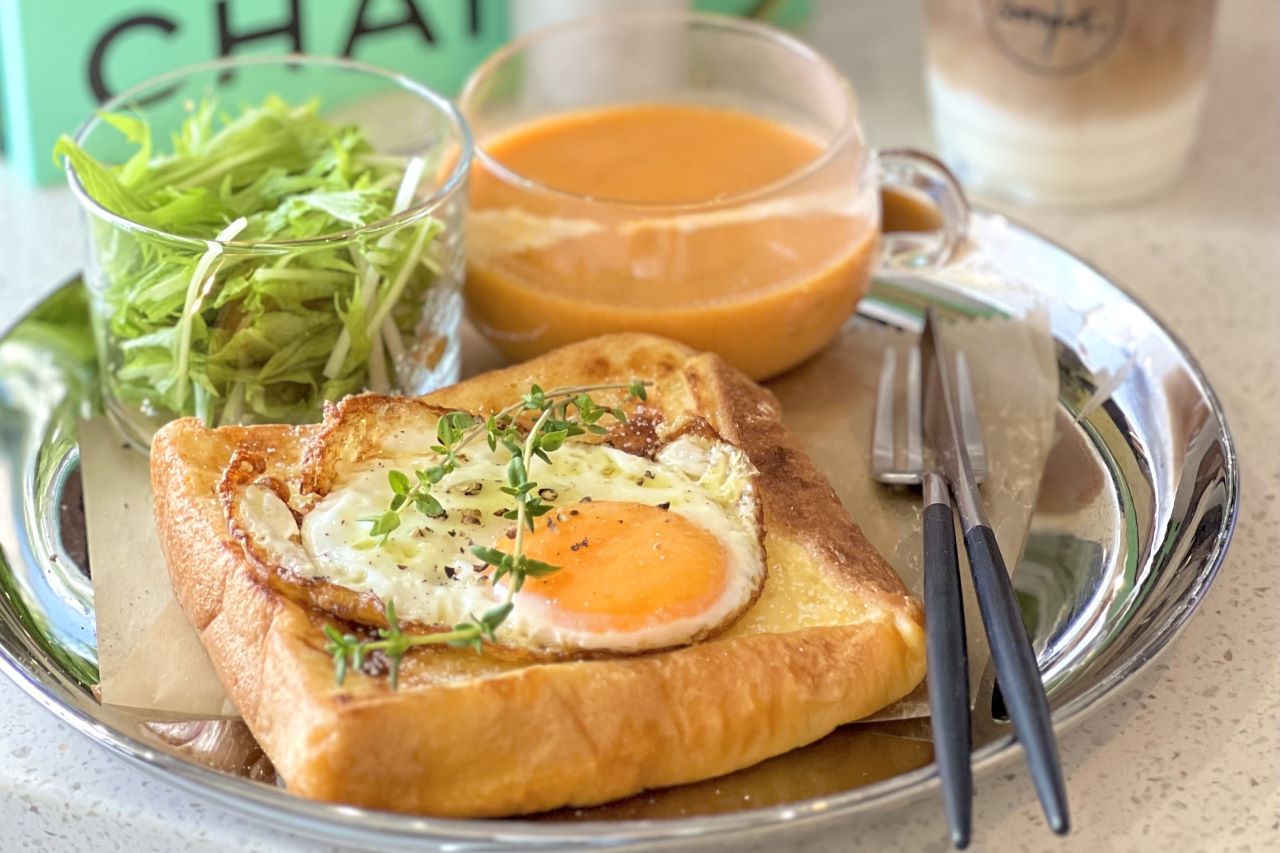 和のエッセンスが活きた味わいと繊細な美しさに魅せられる東山五条の[CAFE attmos.] | Leaf KYOTO