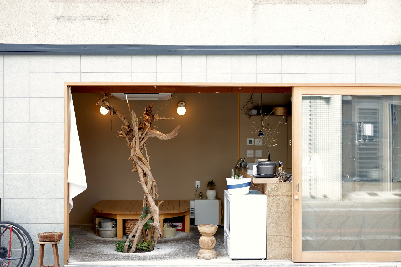 Enjoy gentle Korean home-style cooking with natural wine in Kawaramachi ...