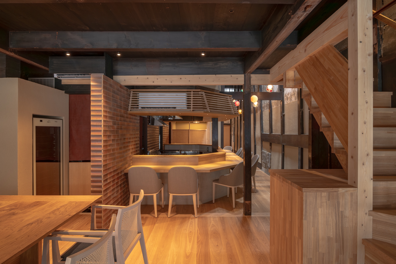 京都・烏丸六角に[WAGYU KAJIYA 神慈や（ワギュウ カジヤ かじや]がグランドオープン！ | Leaf KYOTO