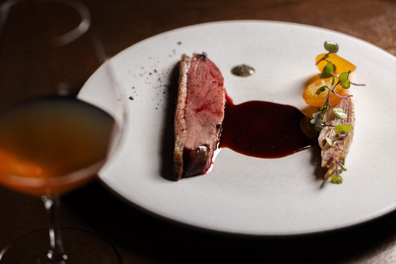 自由な発想で生まれるフレンチに心華やぐ花園の[wavie（ワヴィ）]